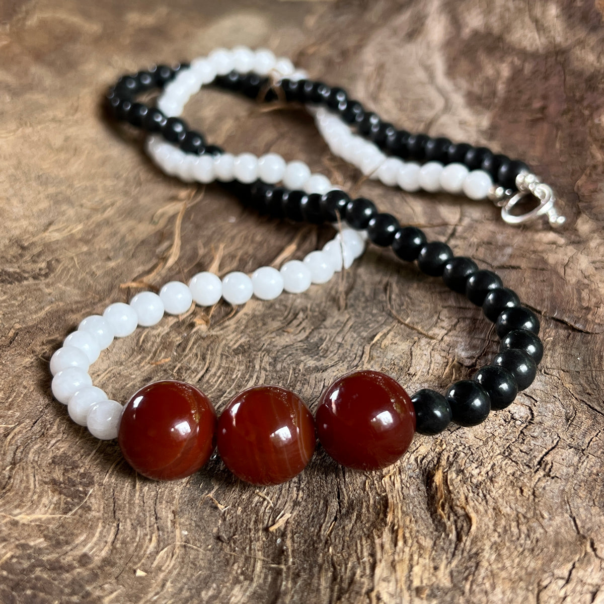 Colier lung shungit, jad alb si carneol Rooted Glow#14 – DRUZY