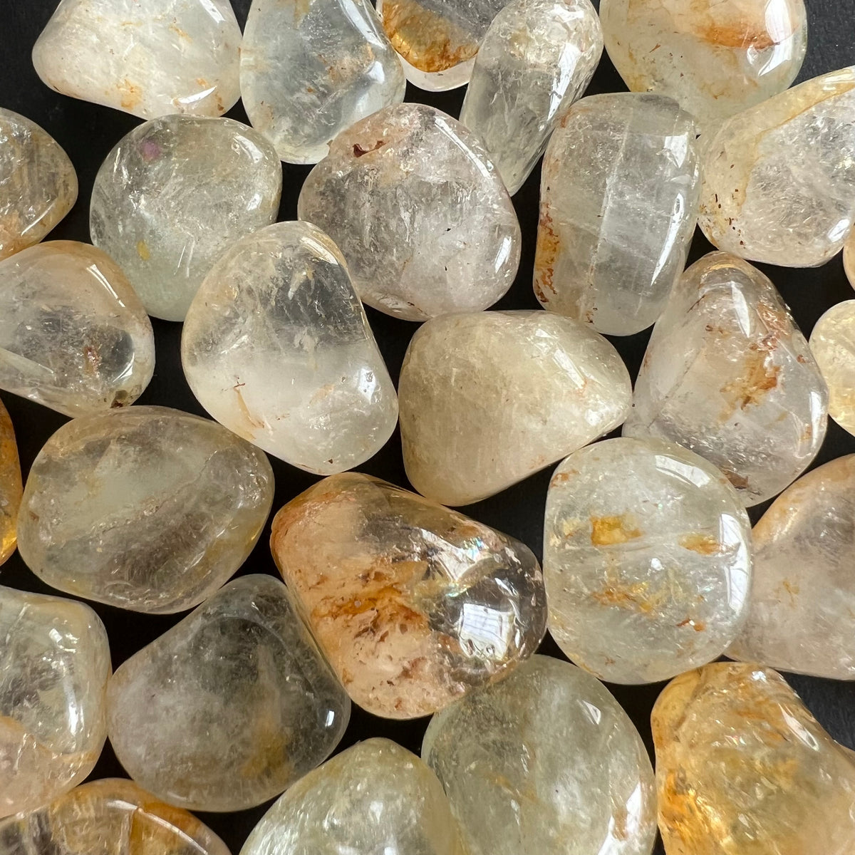 Topaz argintiu cu intruziuni piatra rulata mini (Namibia) – DRUZY