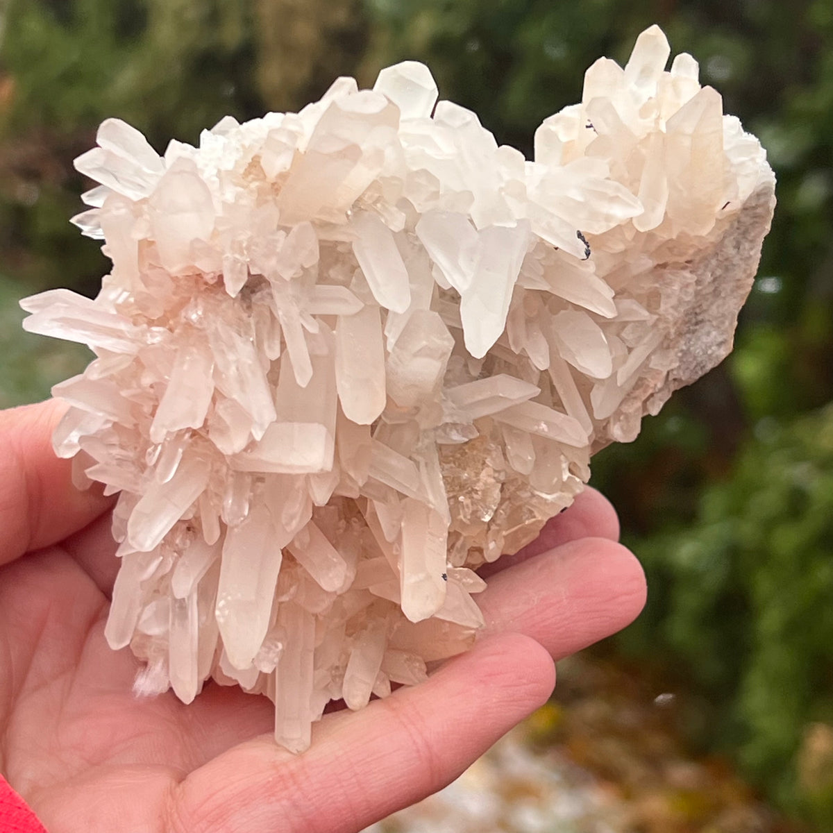 Cluster cu cristale aciculare model 3 din Madagascar – DRUZY